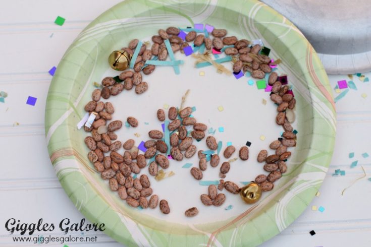 Paper Plate New Year's Eve Noisemakers - Giggles Galore